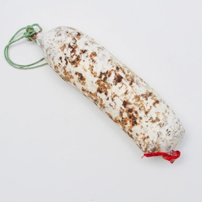 Sélection de saucissons de viande de boeuf Angus, savoureux.